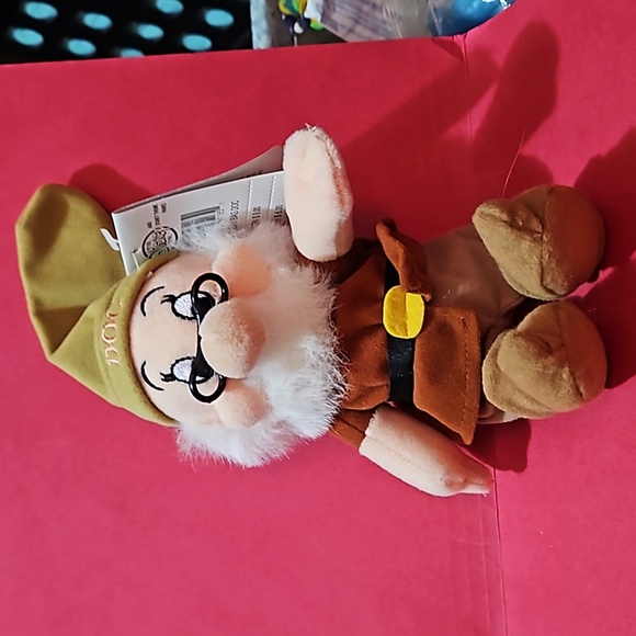 Disney | Toys | New Disneys Snow White Dwarf Doc 999 Mint | Poshmark